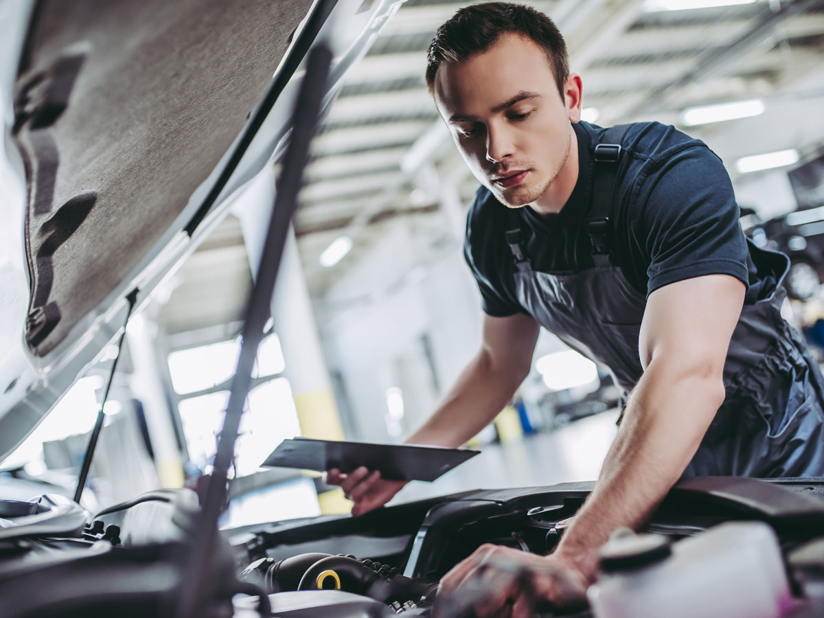 Dove fare la revisione auto? | Salvauto Service